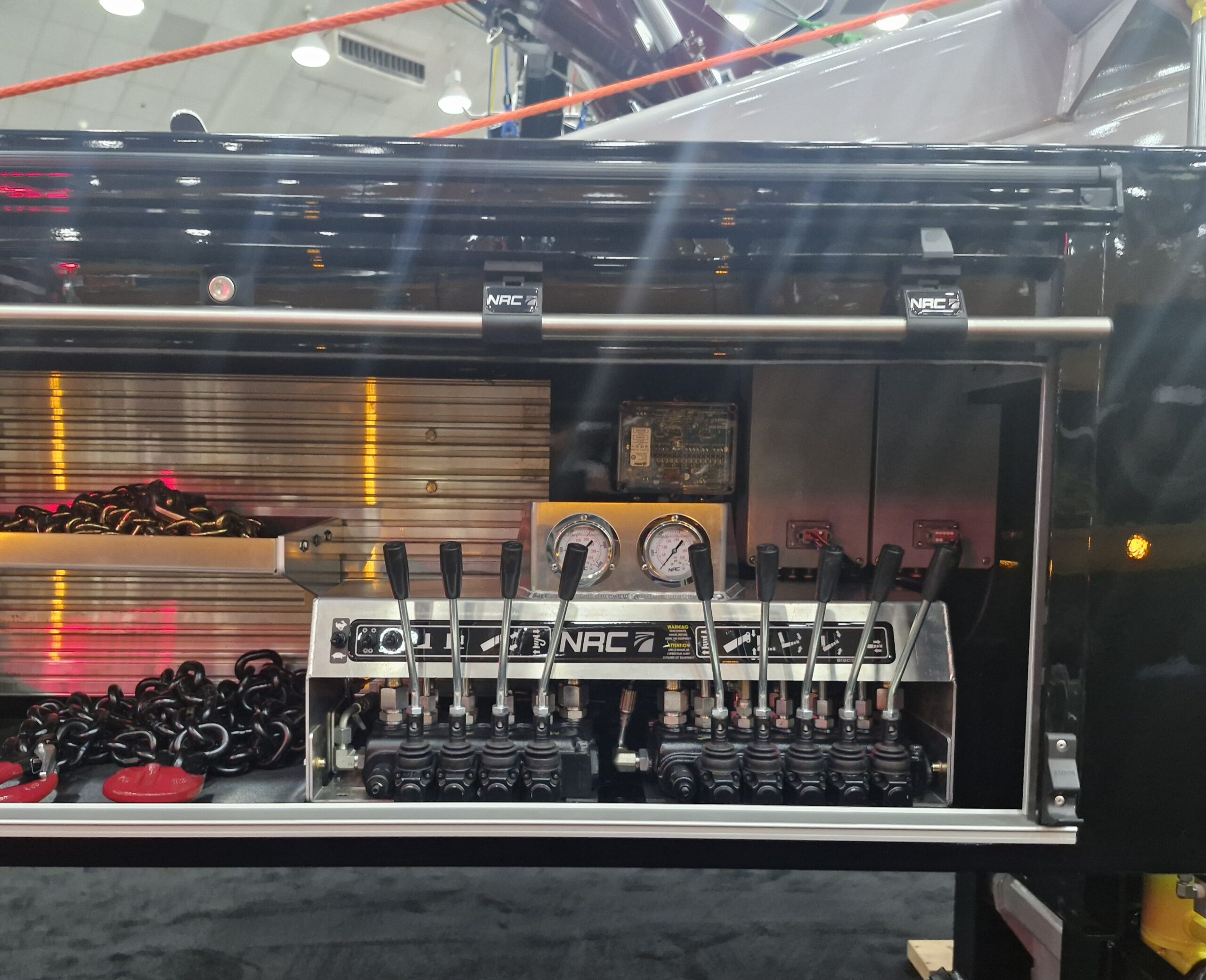 Quickswap™ with integrated boom | Detachable towing unit | Equipment ...